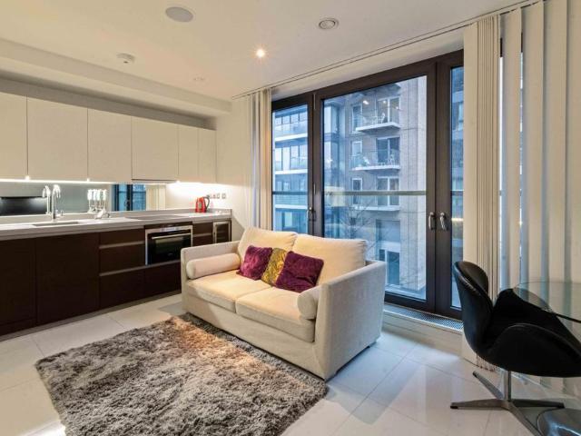 Baltimore Wharf, Oakland Quay, London. Studio to rent £1,800 pcm £415 pw