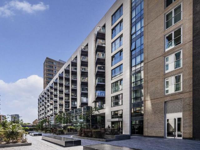 Baltimore Wharf, London E14 1 bed flat to rent £2,400 pcm £554 pw