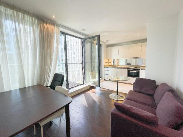 Baltimore Wharf, London E14, 1 bed flat to rent, £2,450 pcm | PrimeLocation