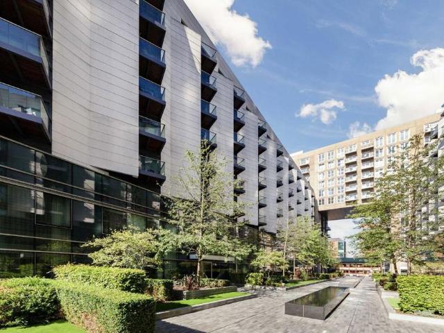 Baltimore Wharf, London E14 1 bed flat to rent £2,300 pcm £531 pw