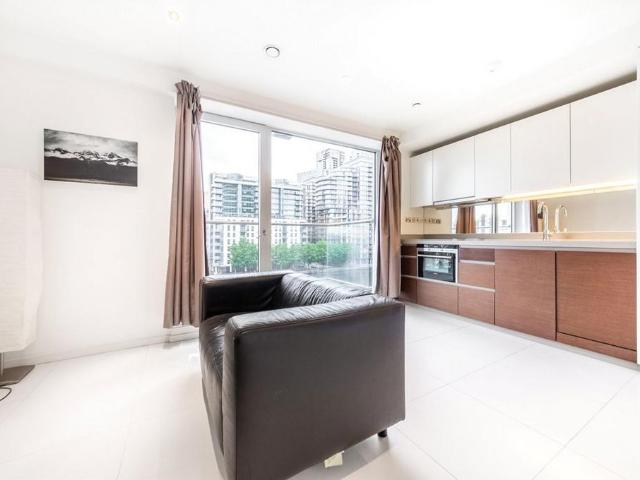 Baltimore Wharf, London E14 Studio to rent £2,000 pcm £462 pw