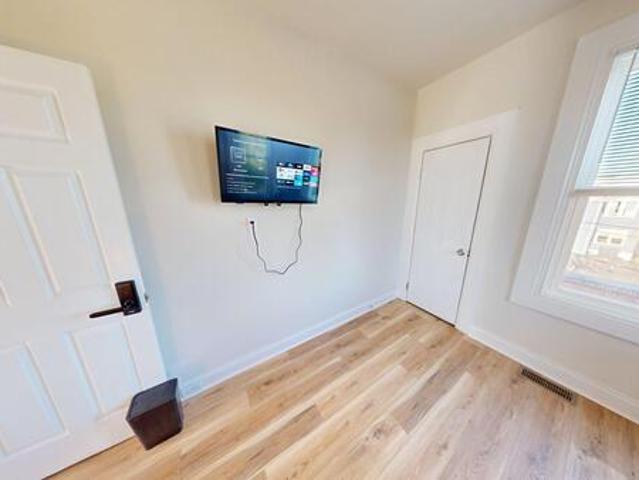 Baltimore Townhouse. Homey & comfortable