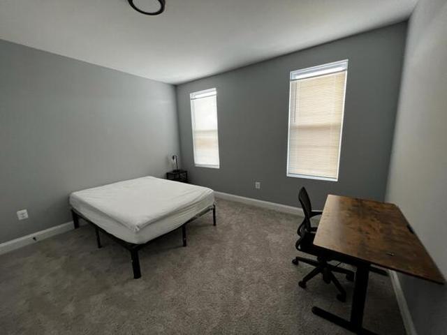 Baltimore Townhouse with Dining area. Newly renovated & homey
