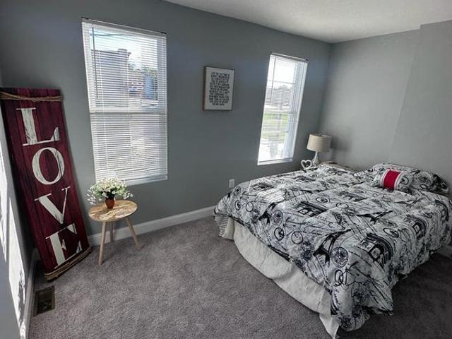 Baltimore Townhouse with Dining area. Newlyrenovat