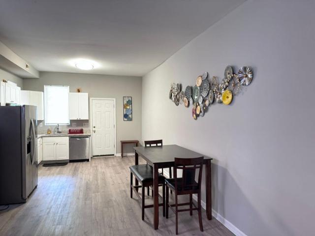 Baltimore Townhouse with Dining area. Spacious & n