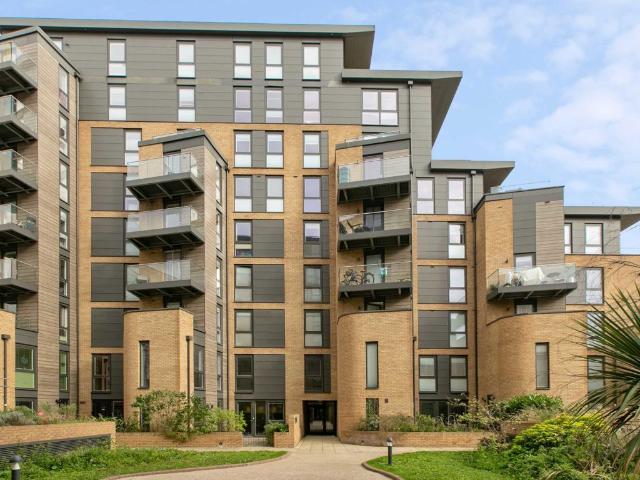 Baltic Avenue, Brentford TW8, 2 bed flat to rent, £2,400 pcm | PrimeLocation