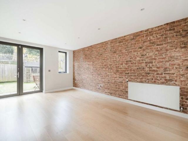 Baltic Avenue, TW8, London