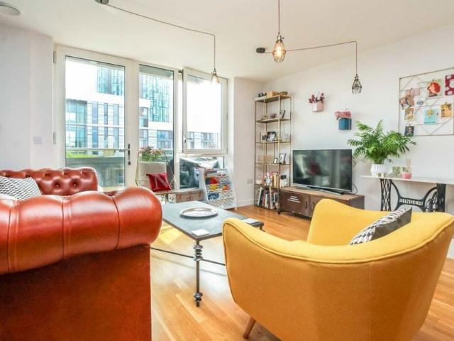 Baltic Avenue, TW8, London
