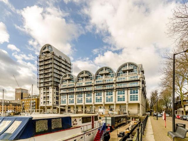 Baltic Quay, Rotherhithe, London, SE16 2 bed flat to rent £2,600 pcm £600 pw