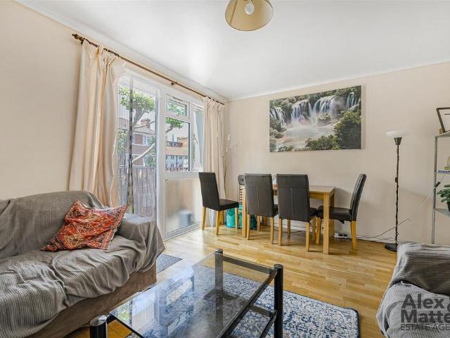 Balaclava Road, Bermondsey, SE1 3 bed flat to rent £2,900 pcm £669 pw