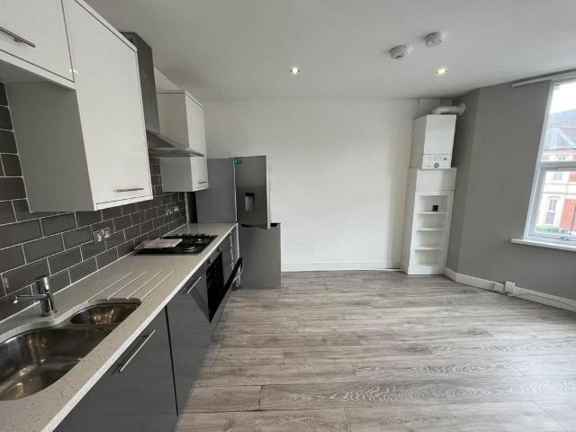 Balaclava Road, Roath, 1 bed duplex to rent £1,050 pcm £242 pw