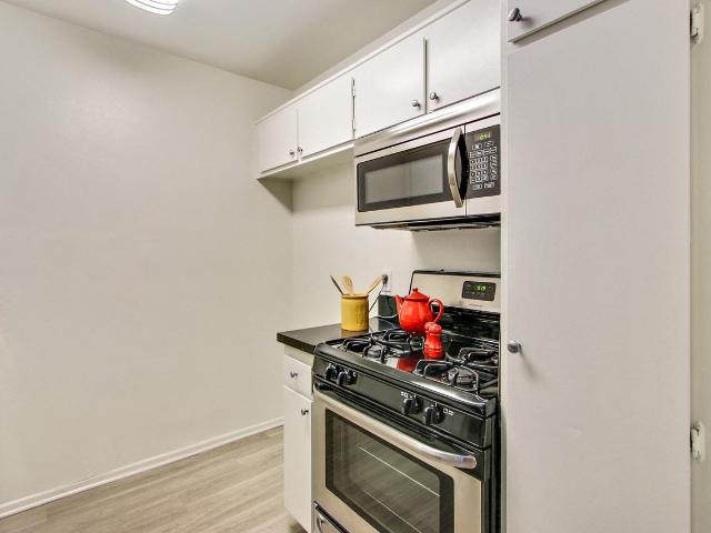 Balboa Court 3 Bedroom Apartment for Rent at 16915 Napa St, Los Angeles, CA 91343 Northridge