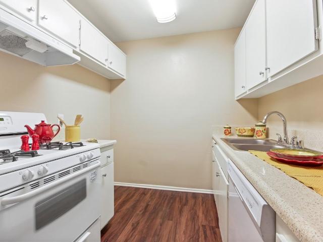 Balboa Court 2 Bedroom Apartment for Rent at 16915 Napa St, Los Angeles, CA 91343 Northridge