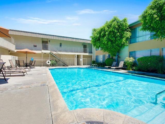 Balboa Court Studio Apartment for Rent at 16915 Napa St, Los Angeles, CA 91343 Northridge