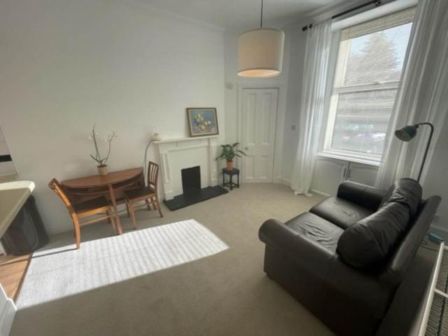 Balcarres Street, Morningside, Edinburgh 1 bed flat to rent £1,145 pcm £264 pw