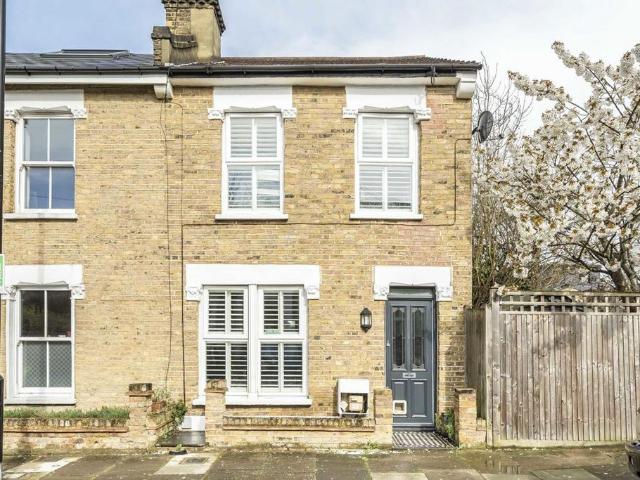 Balchier Road, London SE22 2 bed detached house to rent £2,750 pcm £635 pw
