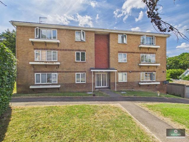 Balcombe Court, Pound Hill RH10, 1 bed flat to rent, £1,100 pcm | PrimeLocation