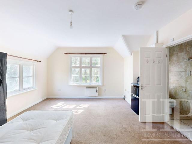 Balcombe Road, Crawley RH10, Room to rent, £800 pcm | PrimeLocation