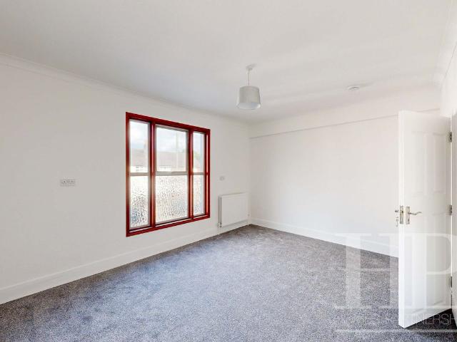 Balcombe Road, Horley RH6, Room to rent, £725 pcm | PrimeLocation