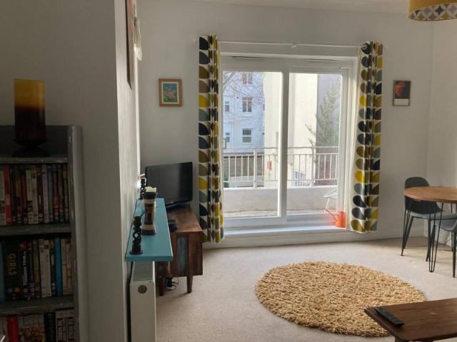 Balcony Flat on Fourth Avenue