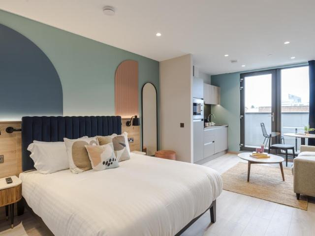 Balcony & Sofa Bed at Nationwide. Serviced apartment to rent £2,350 pcm £542 pw