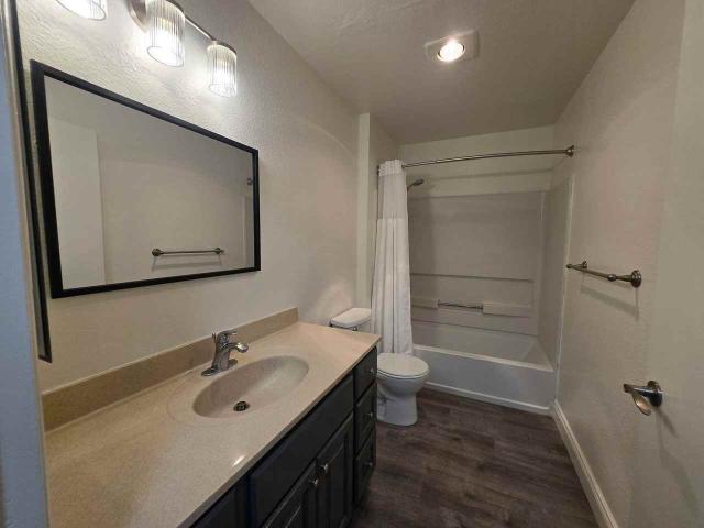 Balcourt 2 Bedroom Apartment for Rent at 14822 E 14th St, San Leandro, CA 94578 Upper Bal