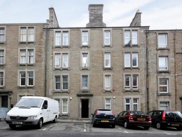 Baldovan Terrace, Dundee DD4, 3 bed flat to rent, £1,095 pcm | PrimeLocation