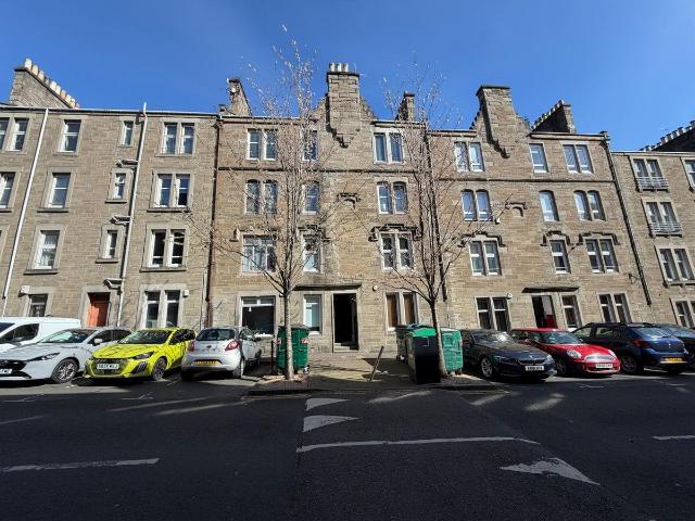 Baldovan Terrace, Dundee DD4, 2 bed flat to rent, £700 pcm | PrimeLocation