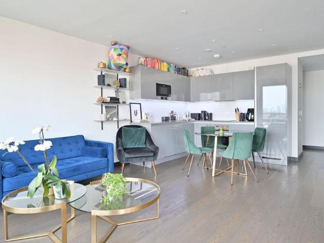 Baldwin Point, Elephant and Castle. 2 bed flat to rent £3,750 pcm £865 pw