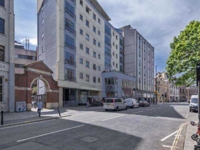 Baldwin Street, Bristol, BS1 2 bed flat to rent £1,750 pcm £404 pw