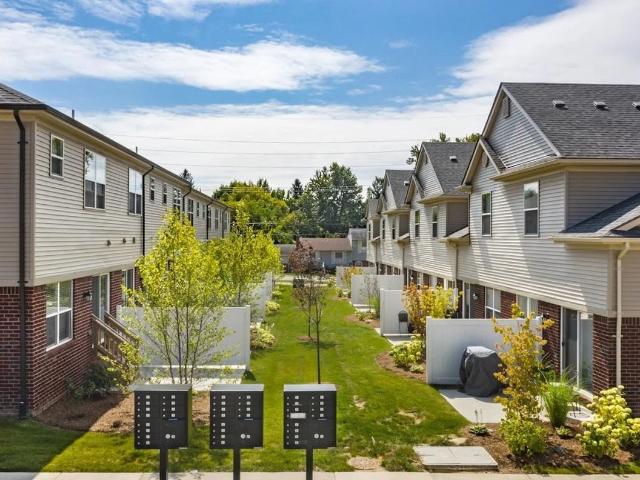 Baldwin Square Townhomes 2 Bedroom Home for Rent at 4694 Club House Rd, Lake Orion, MI 48359