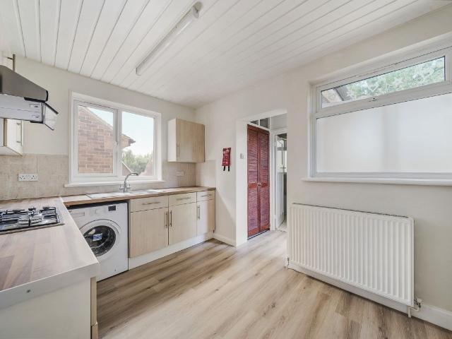 Balfour Grove, London N20, 2 bed flat to rent, £1,700 pcm | PrimeLocation