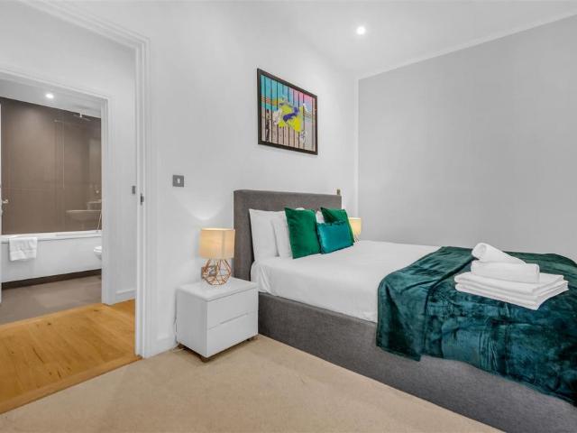 Balfour Road, Hounslow TW3 1 bed apartment to rent £1,700 pcm £392 pw