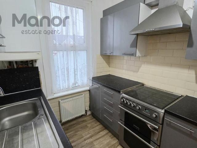Balfour Road, Ilford, IG1 4HZ 2 bed flat to rent £1,900 pcm £438 pw