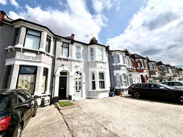 Balfour Road, Ilford, IG1 2 bed apartment to rent £1,750 pcm £404 pw