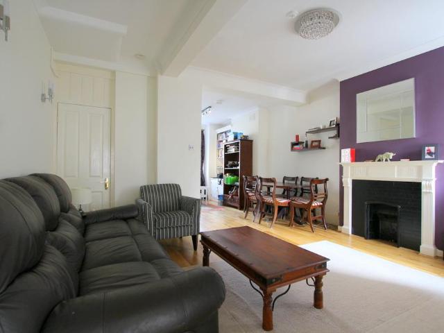 Balfour Road, London SW19 3 bed terraced house to rent £3,350 pcm £773 pw