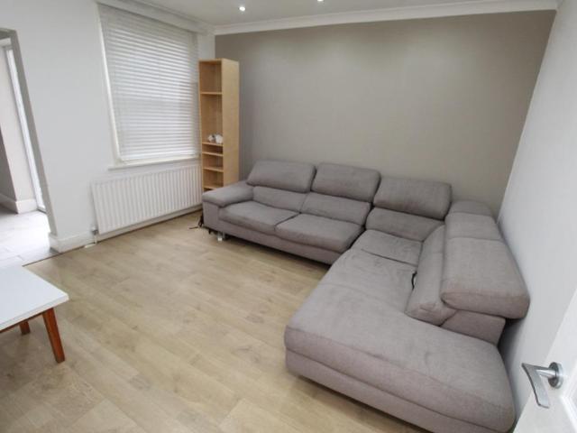 Balfour Road, Nottingham NG7 6 bed detached house to rent £3,198 pcm £738 pw