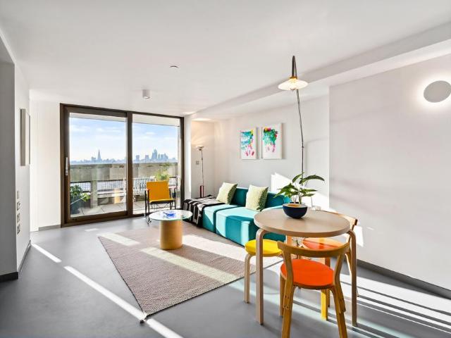 Balfron Tower, 7 St Leonards Road. 1 bed flat to rent £2,150 pcm £496 pw