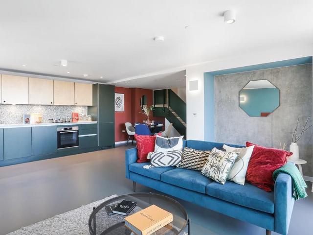 Balfron Tower, 7 St Leonards Road. 2 bed flat to rent £2,830 pcm £653 pw