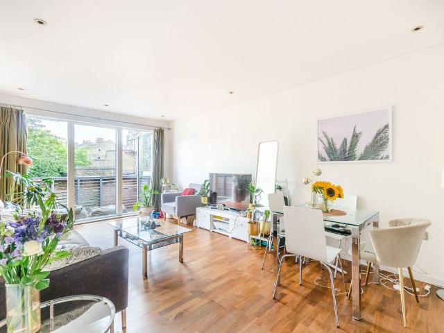 Balham Grove, Balham, London SW12, 2 bed flat to rent, £2,900 pcm | PrimeLocation