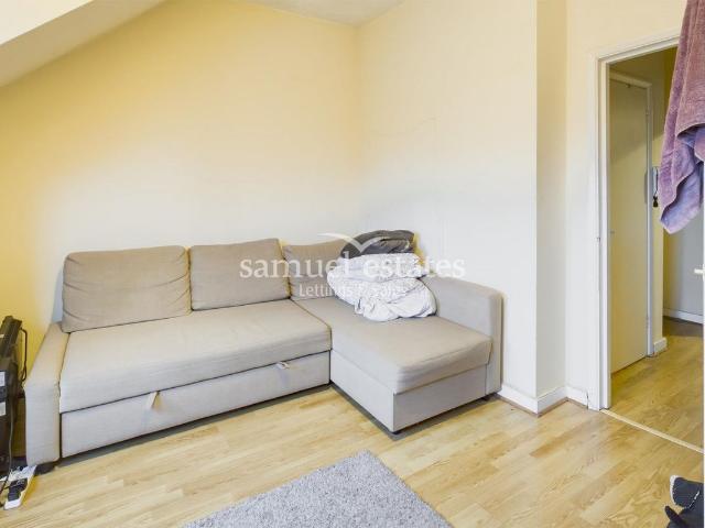 Balham High Road, Balham SW12, 1 bed flat to rent, £1,500 pcm | PrimeLocation
