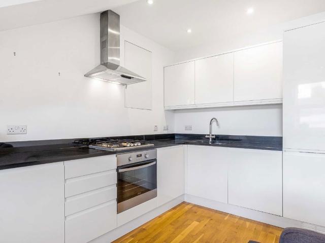 Balham High Road, Balham SW12, 1 bed flat to rent, £2,000 pcm | PrimeLocation