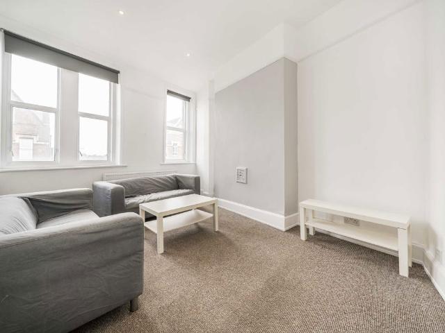 Balham High Road, Balham SW12, 3 bed flat to rent, £3,500 pcm | PrimeLocation