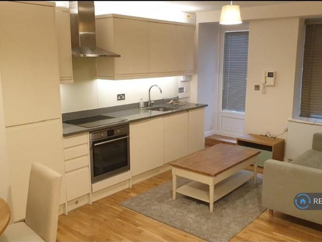 Balham High Road, London, SW17 Studio to rent £1,395 pcm £322 pw
