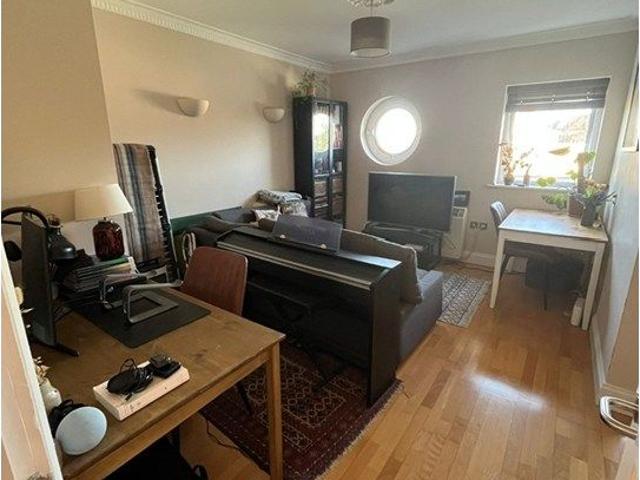Balham High Road, London SW17, 1 bed flat to rent, £1,700 pcm | PrimeLocation
