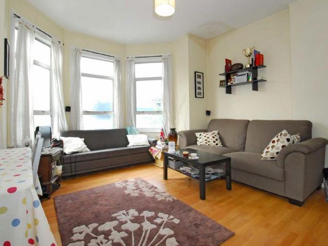 Balham High Road, London SW17 1 bed flat to rent £2,000 pcm £462 pw