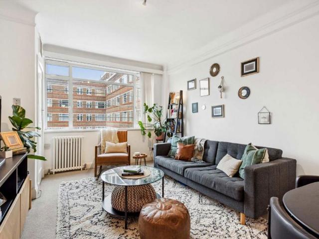 Balham High Road, London SW17 1 bed flat to rent £2,200 pcm £508 pw