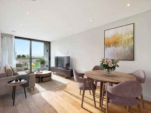 Balham High Road, London SW17, 2 bed flat to rent, £3,000 pcm | PrimeLocation