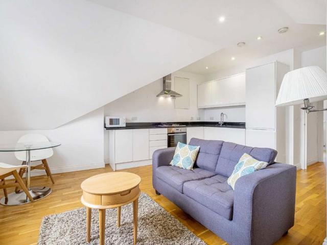 Balham High Road, London SW12 1 bed flat to rent £2,000 pcm £462 pw