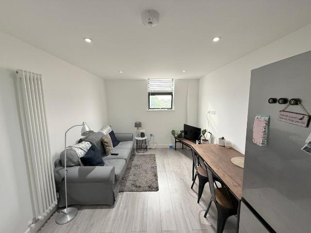 Balham High Road, London SW12, 2 bed flat to rent, £2,250 pcm | PrimeLocation